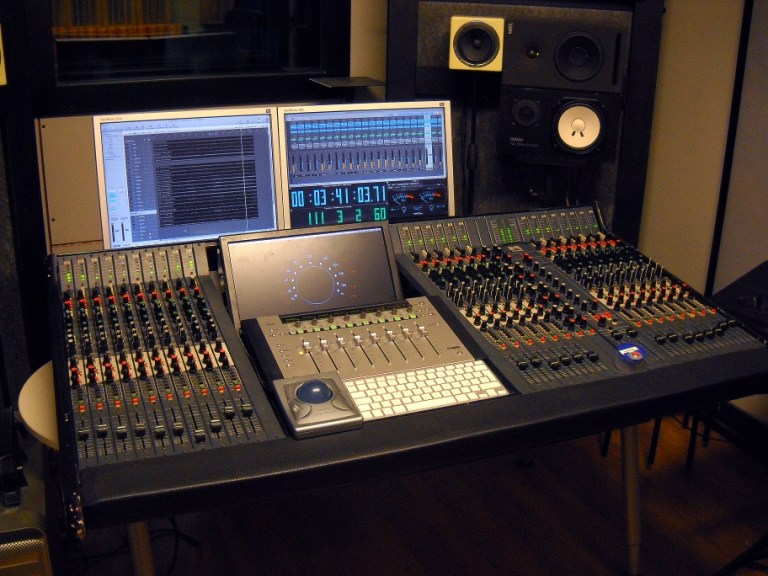 D&R Dayner | Soundaround studio recording